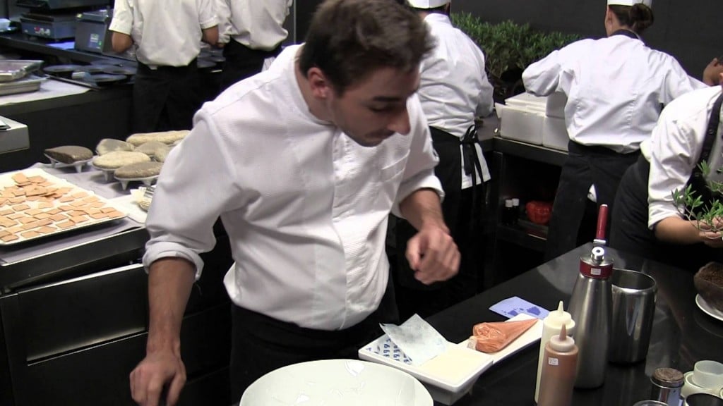 Jordi Roca makes one of his desserts - Recipe Flow